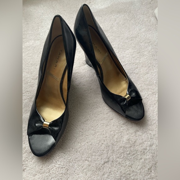 Tahari | Shoes | Tahari Black Gold Wedge Heels Sz 85 | Poshmark